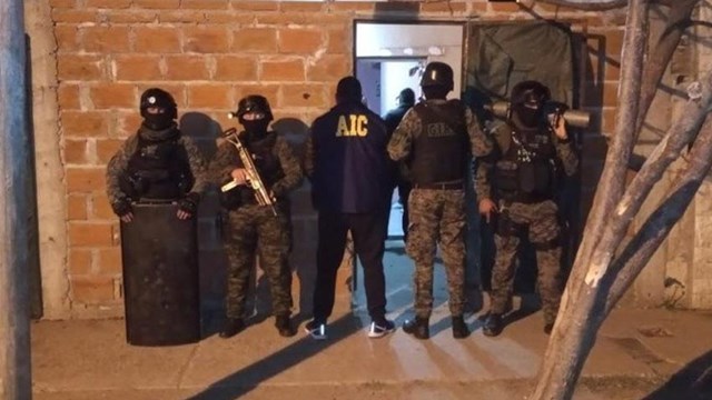Tres detenidos por causa de Tres detenidos por causa de